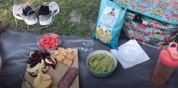 Alligator Crashes Florida Couple's Picnic And Steals Their Guacamole - 9GAG