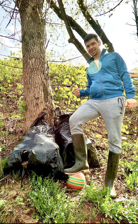 It’s always the most unathletic guys jumping off of the ropes - 9GAG