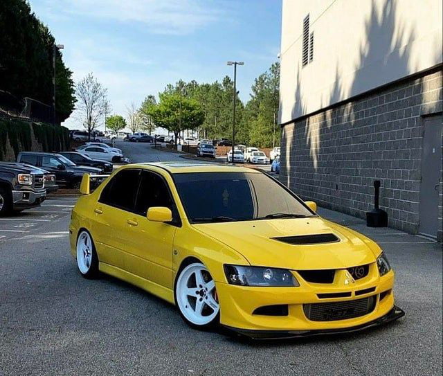 Yellow Mitsubishi Lancer Evo VII - 9GAG
