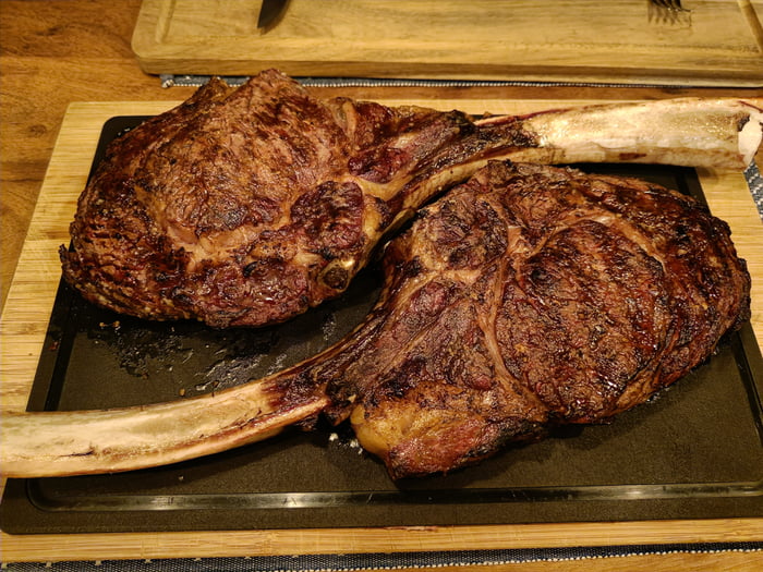 Dry Aged Tomahawk, 35 days. Slightly salted. - 9GAG