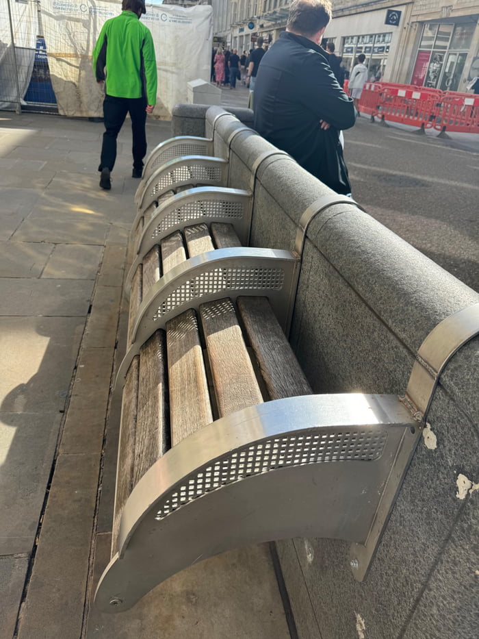 This anti-homeless bench that you can't even sit down on - 9GAG