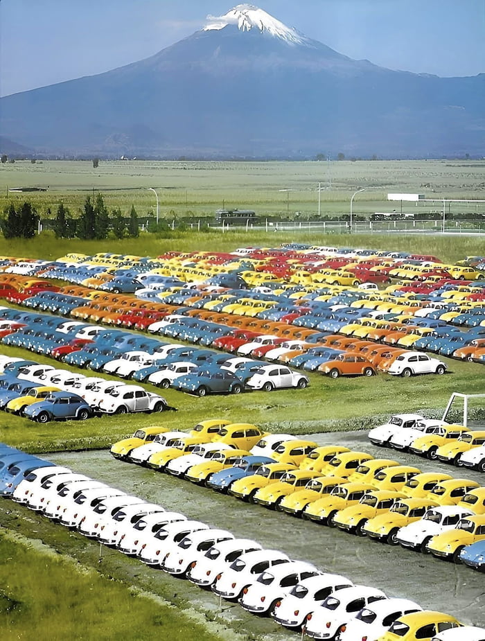 Volkswagen factory on Mexico (1976) - 9GAG