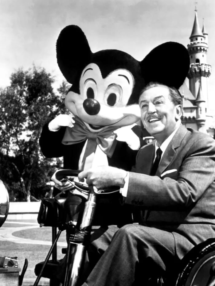 This is the last photo taken of Walt Disney at Disneyland in 1966. - 9GAG