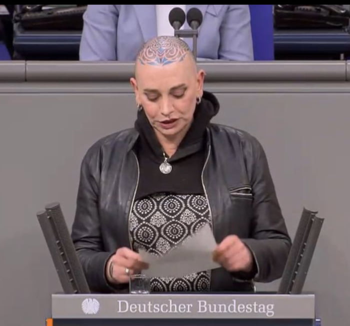 Freakshow im Bundestag - 9GAG