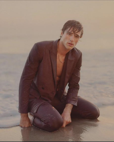 Best Funny jacob elordi Memes - 9GAG