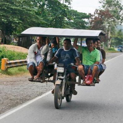 Theres no such thing as overloaded in the Philippines. - 9GAG