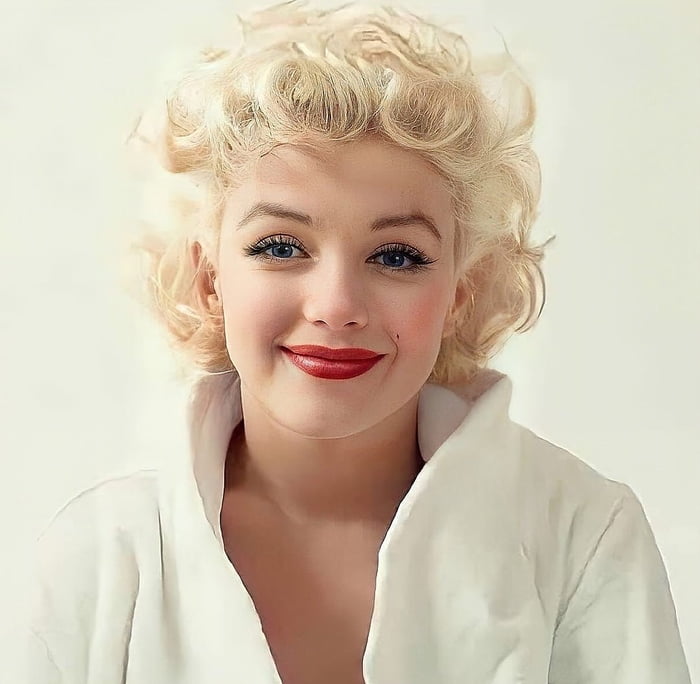 Marilyn Monroe white robe sitting 1955 - 9GAG