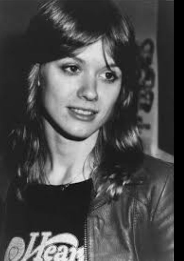 Nancy Wilson of Heart 1970's - 9GAG
