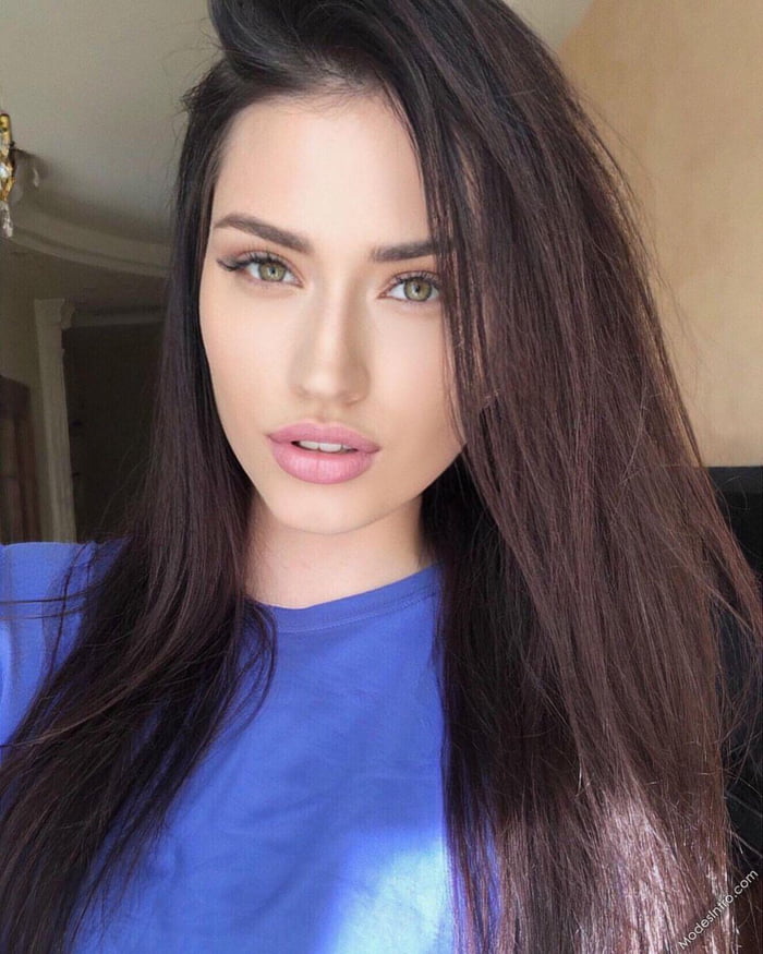 Alexandra Kosheleva - 9GAG