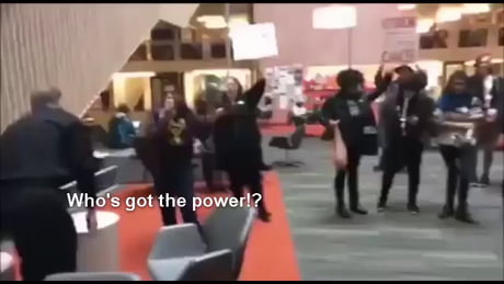 Whos got the power now!? :: 유머/GIF :: 뉴이