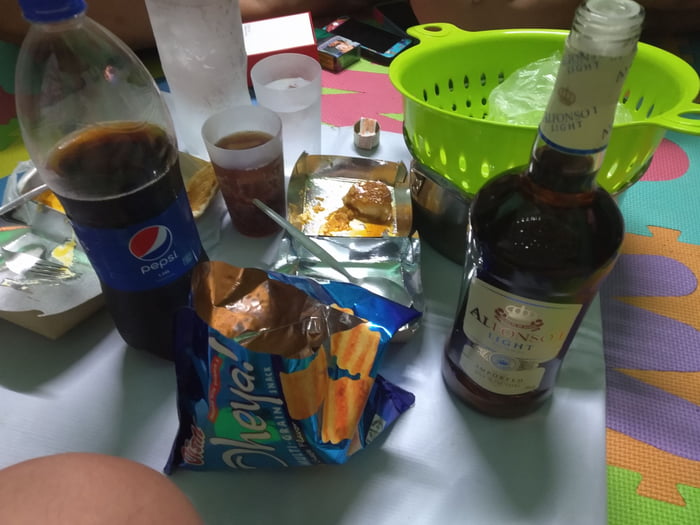 Kaka scroll mo napunta ka na sa inuman. Shot ka na muna! - 9GAG