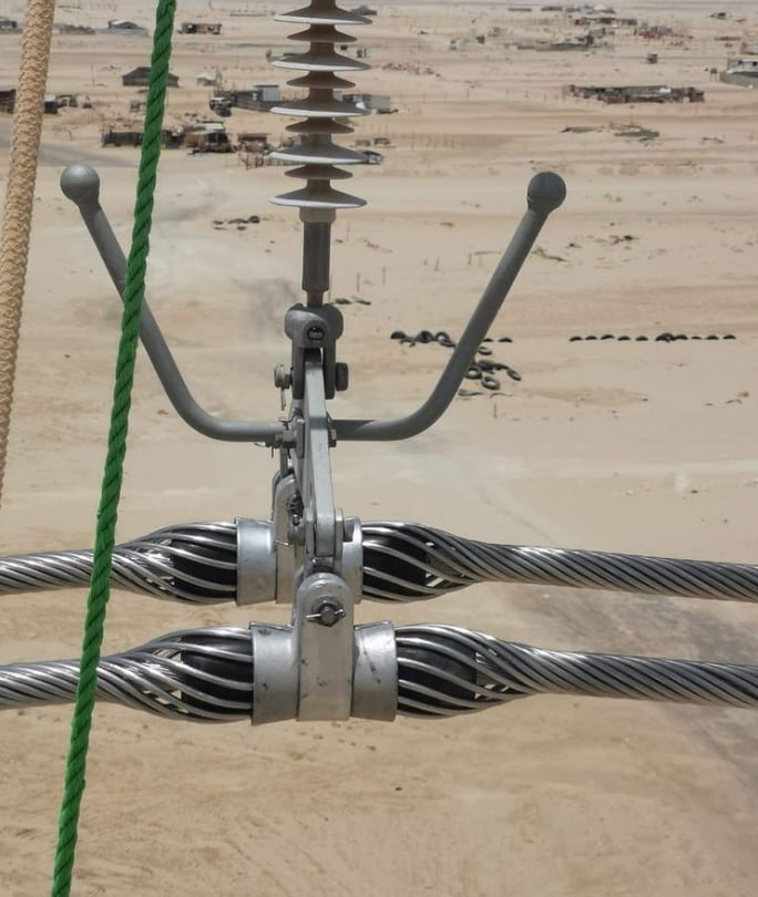 220kV powerline close up, pics at working - 9GAG