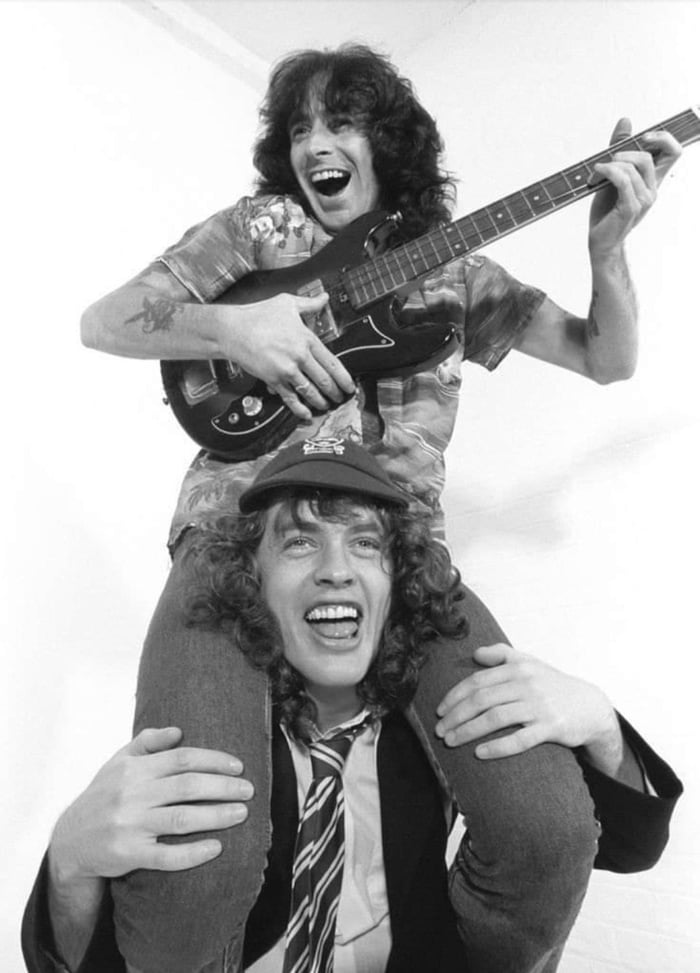 Roles reversed. Bon Scott of ACDC on Angus Young's shoulders. 70s - 9GAG