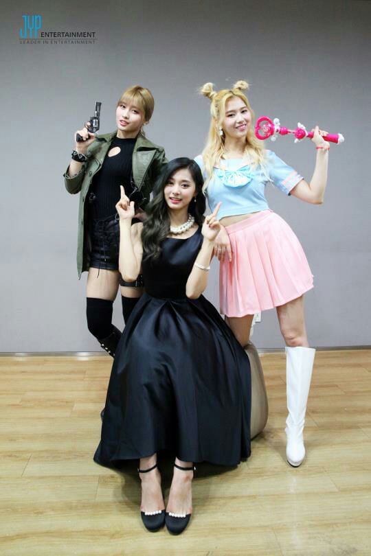 Twice Momo, Tzuyu & Sana - 9GAG